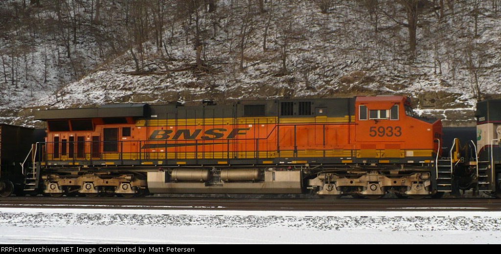 BNSF 5933